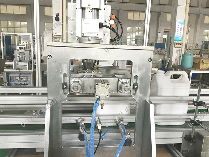 Full automatic PET HDPE PP plastic bottle mouth neck Cutting deflashing ...